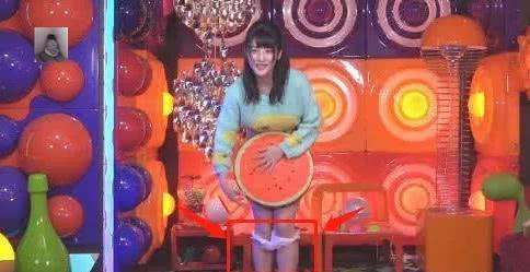 太奔放！日本女星挑战“裸体艺术”，一个“手滑”让人直呼辣眼睛 【快资讯】