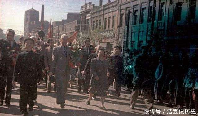 1949年新中国成立时北京街景罕见彩照，城市面貌焕然一新！_【快资讯】