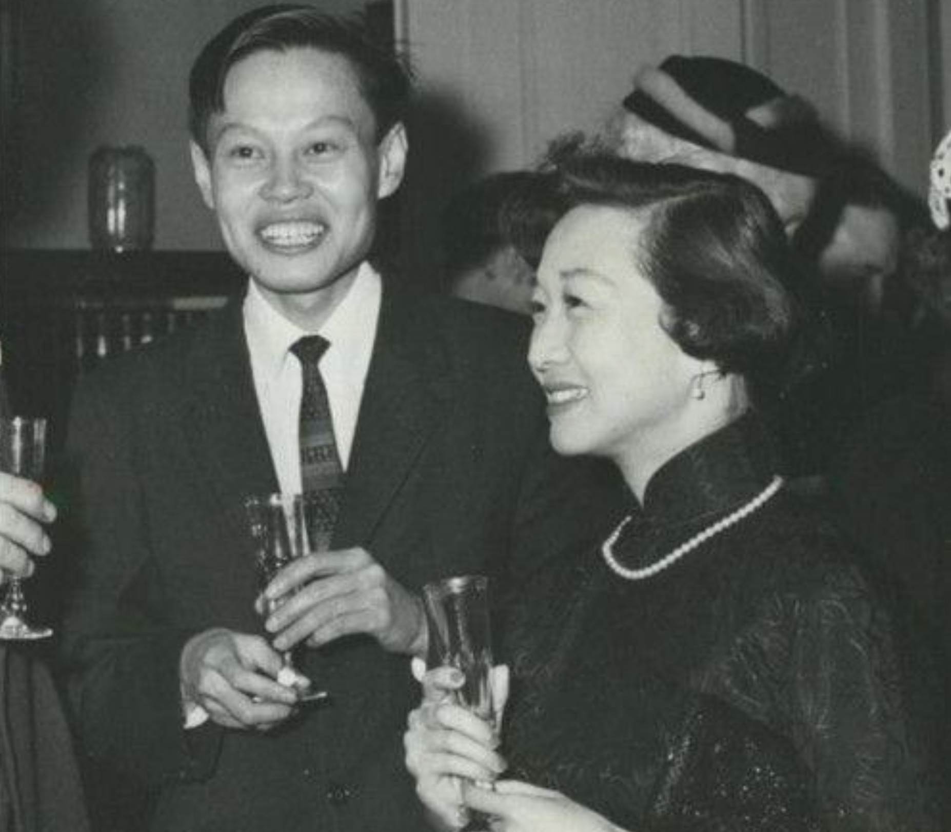 结婚18年后，100岁的杨振宁变化不大，46岁的翁帆却像换了个人_【快资讯】