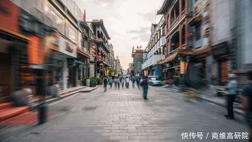 在大城市流行起来的City walk到底是什么？_【快资讯】