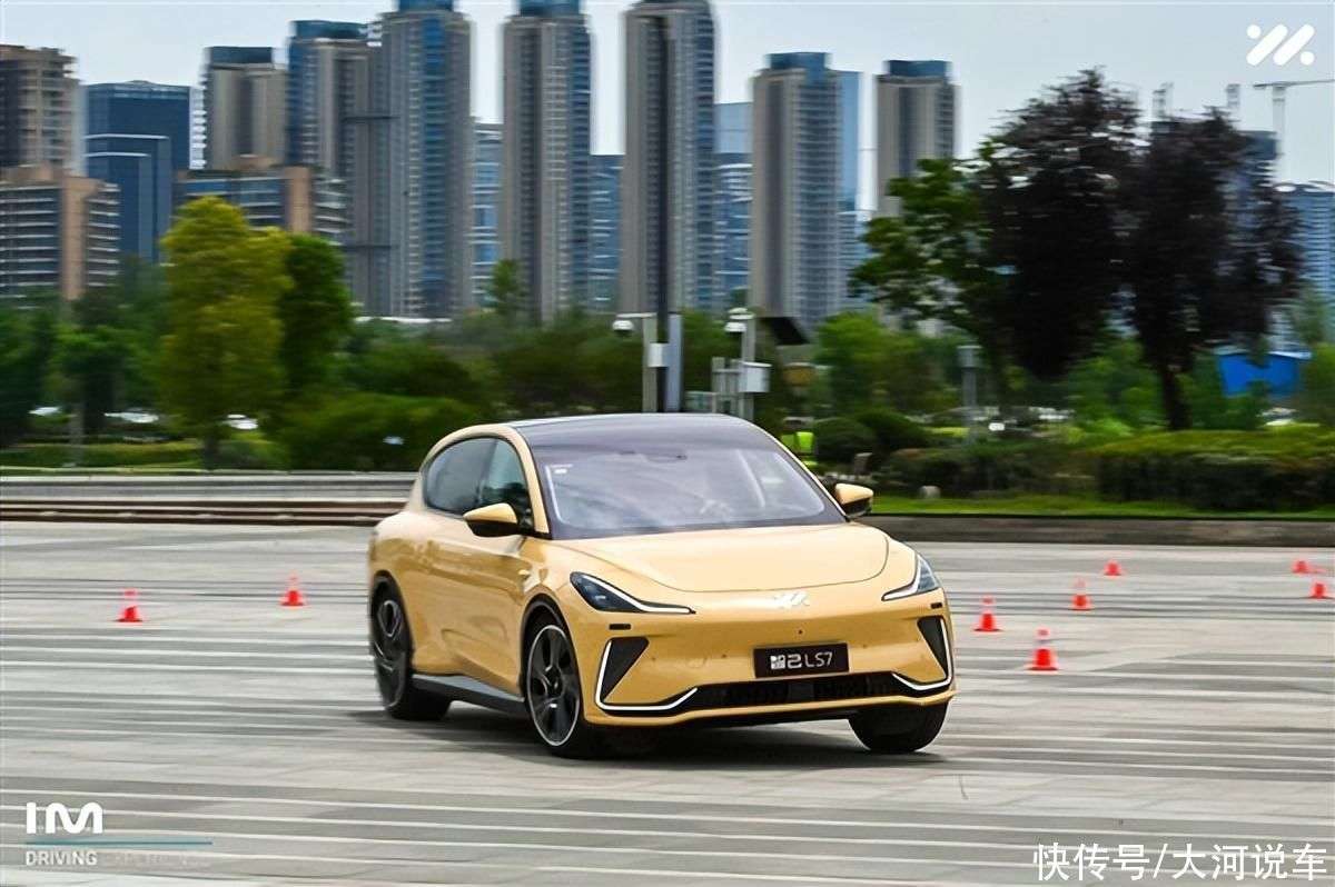 理想称30万-50万主流SUV只有自家配空悬+CDC，智己官方回怼_【快资讯】