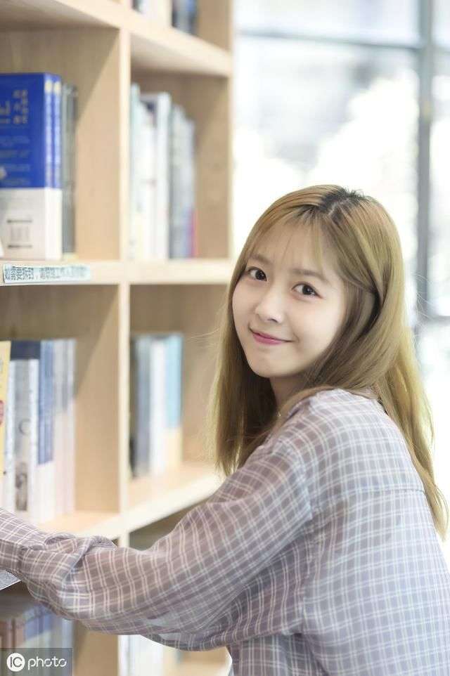 如何表达“有广泛的兴趣爱好”?不要说成have many interests