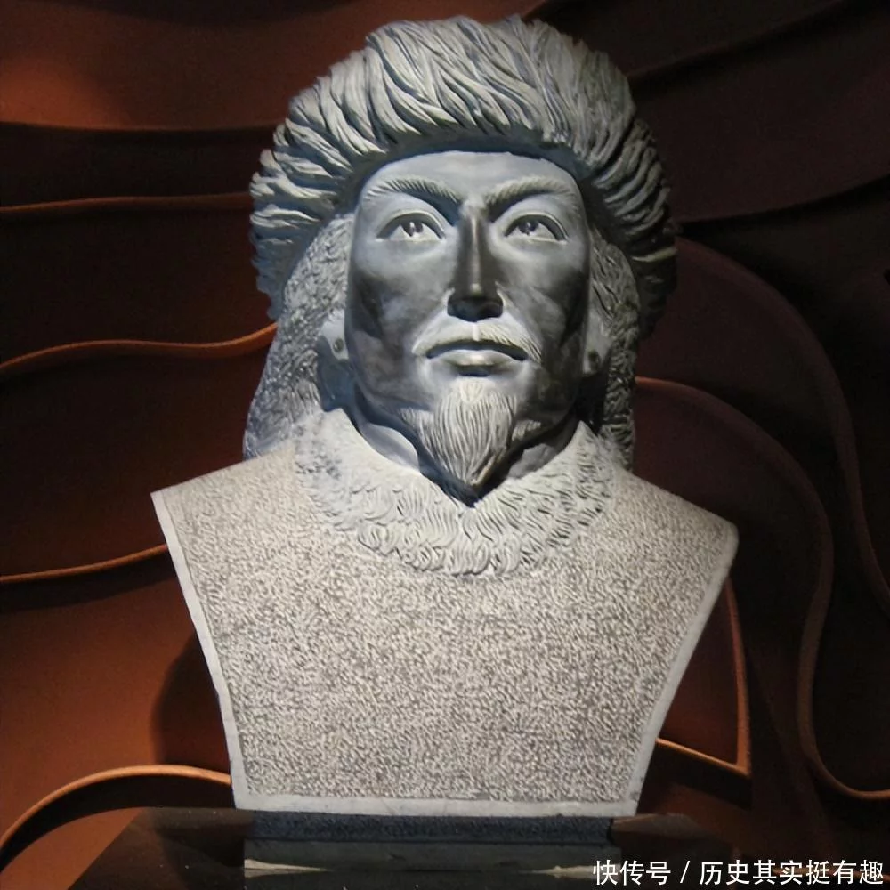 大臣把皇帝按在地上打了20军棍，挨完揍大臣们又把皇帝扶回皇位 -6parkbbs.com