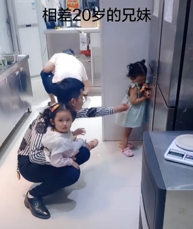 哥哥抱了一下妹妹的 闺蜜”,妹妹现场与哥哥绝交,网友:女孩吃醋不分年龄 360娱乐,你开心就好