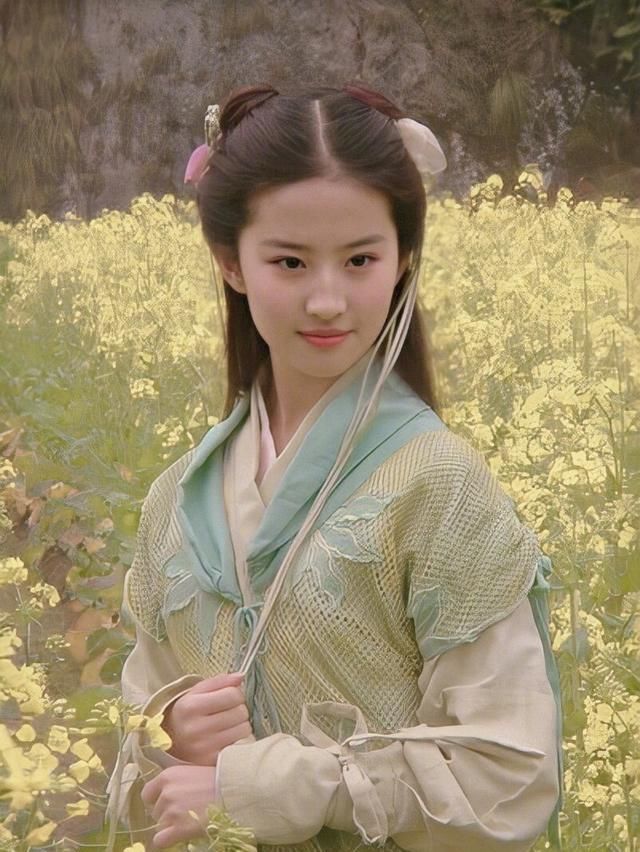 不愧是天仙!刘亦菲2004年高清古装照曝光,莞尔一笑十分动人 360娱乐,你开心就好
