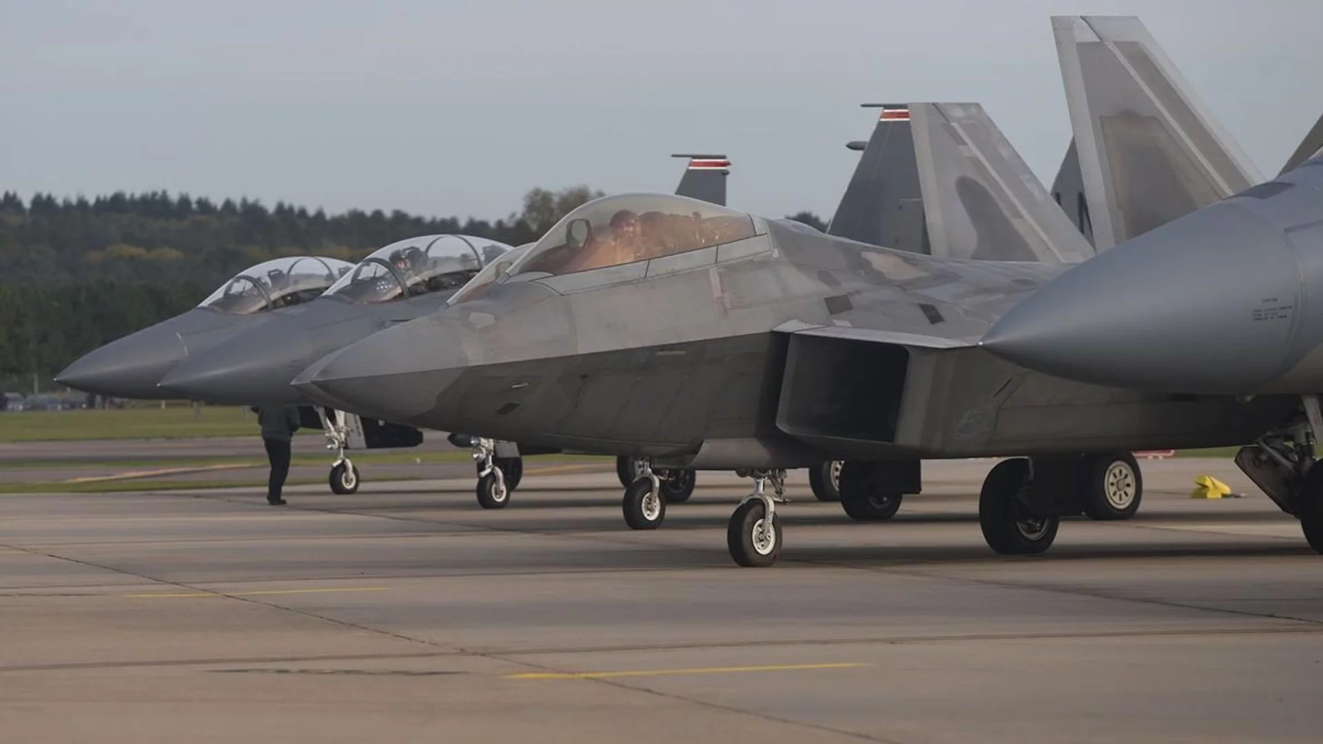 驻日美军F-22撤离，美将：中美战争不会爆发，中方无法武统台湾 -6park.com