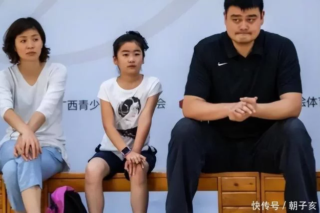姚明与妻子叶莉近况：41岁叶莉韵味十足，12岁女儿身高到姚明胸口 -6park.com
