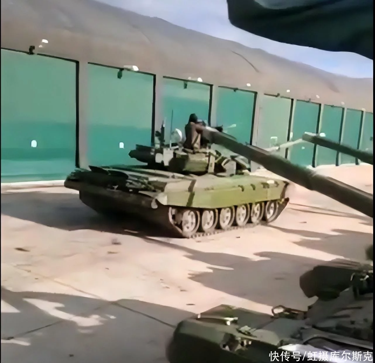 俄军坦克不够用，竟用“猴版”充数，调外贸型T90S坦克上战场 -6park.com