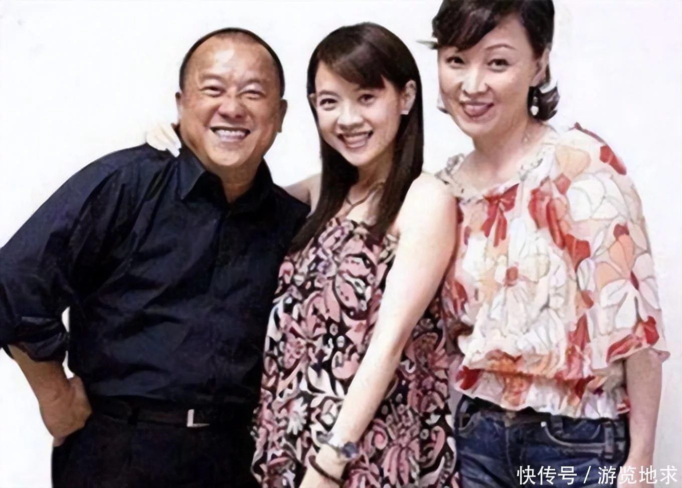 曾志伟与好友遗孀逛街被拍神情紧张，互相陪伴9年，关系引猜测 -6parkbbs.com