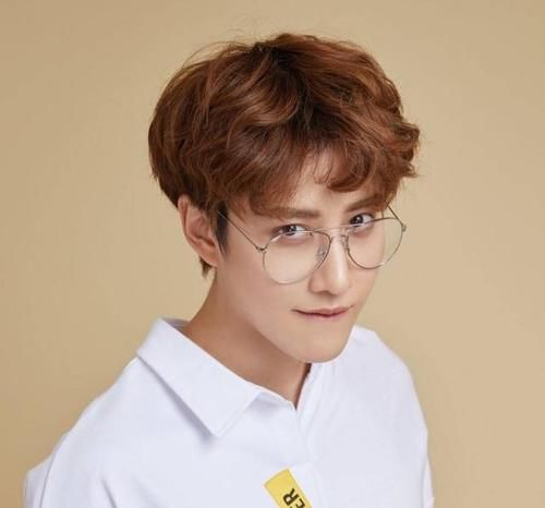 Mike在接受采访时掩面痛哭，为争夺儿子抚养权，只能节衣缩食 - 360娱乐，你开心就好