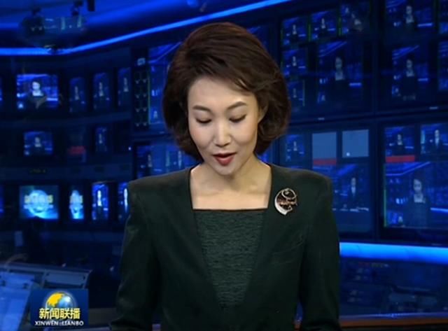 《新闻联播》加急稿？李梓萌低头念稿零错误，业务能力获网友夸赞 360娱乐，你开心就好